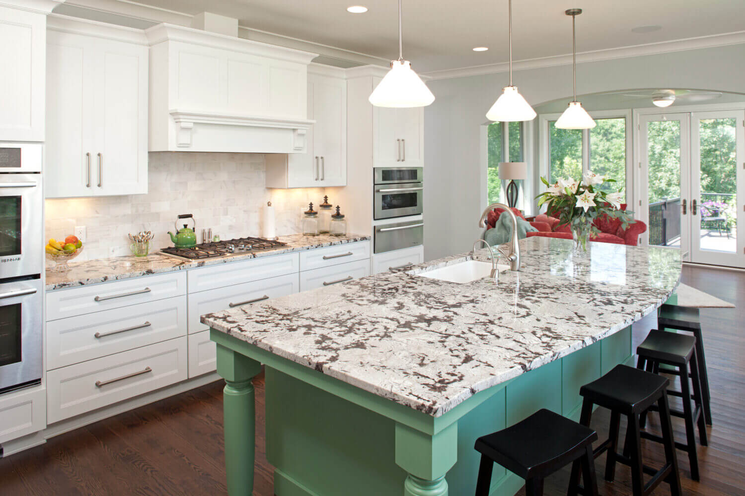 TOP 5 KITCHEN COLOR TRENDS IN 2022 - InDesign Cabinetry